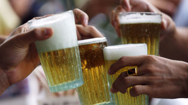 ‘Booze Britain’ drinking less now than in 2004 – Channel 4 News