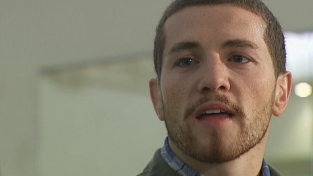 Deaf actor takes lead West End role in Tribes – Channel 4 News