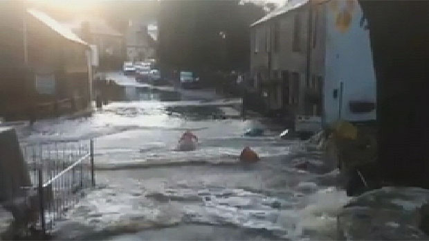 Rescue operation underway as floods hit Cornwall – Channel 4 News