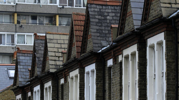 Council housing: Ministers defend tenancy limits – Channel 4 News