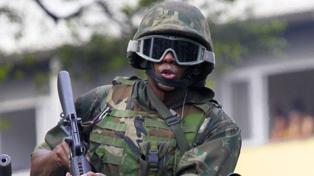 Tanks sent in to deal with Rio favela violence – Channel 4 News