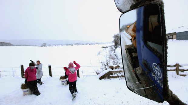 Weather warning: 20cm of snow could hit parts of UK – Channel 4 News