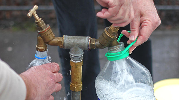 Northern Ireland water shortage prompts health fears – Channel 4 News