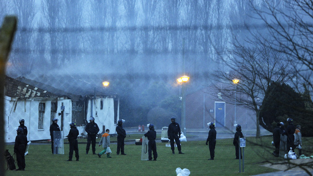 Prison staff praised for the way they handled riot – Channel 4 News