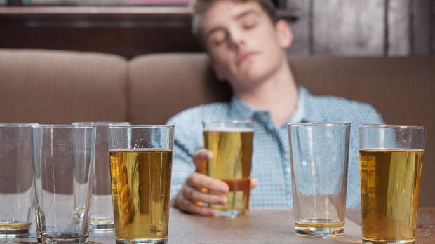 Booze Britain: cheap alcohol ban planned – Channel 4 News