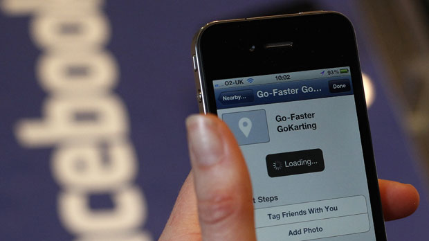 New Facebook launch as Zuckerberg meets his alter ego – Channel 4 News