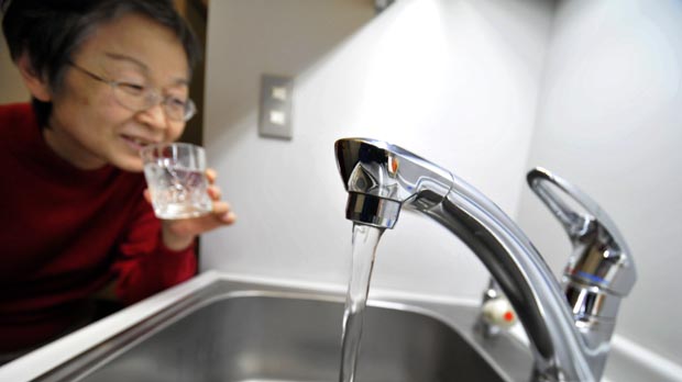 Tokyo tap water declared unsafe for babies – Channel 4 News