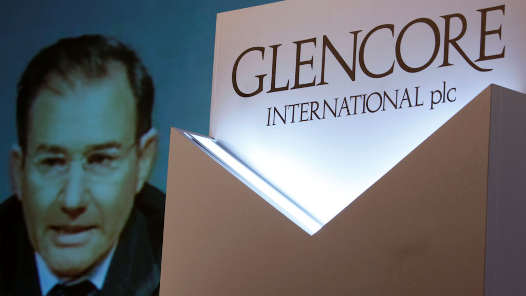 ‘Mysterious’ commodities giant Glencore floats on FTSE 100 – Channel 4 News