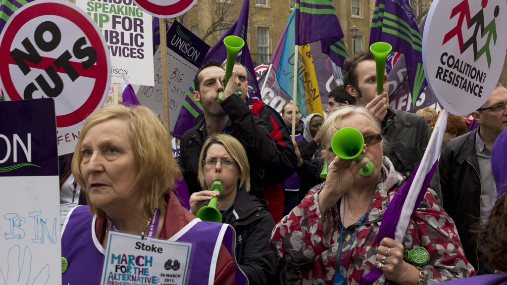 Union warns of biggest strike since 1926 over pensions – Channel 4 News