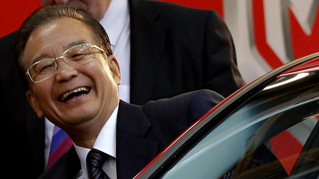 China’s Wen Jiabao in UK as dissident Hu Jia is freed – Channel 4 News