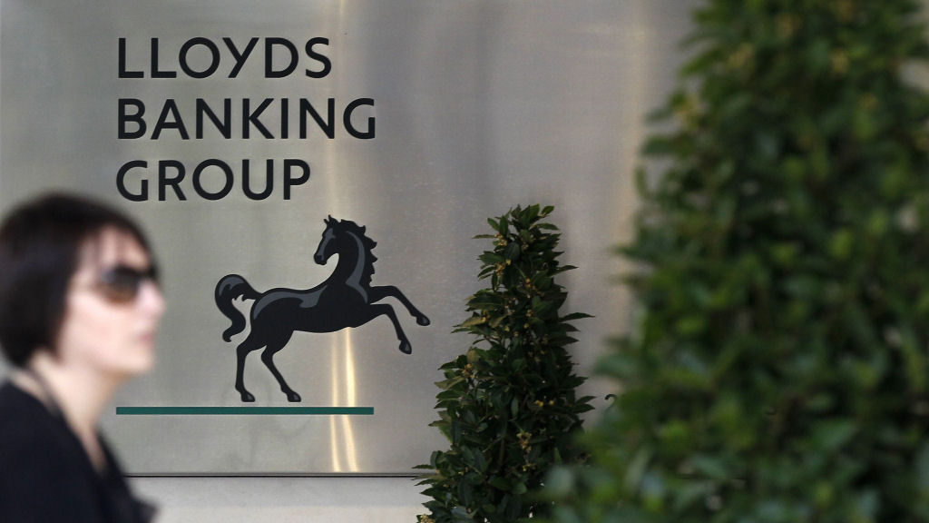 Lloyds axe 15,000 jobs in plan to save £1.5bn – Channel 4 News Lloyds axe 15,000 jobs in plan to save £1.5bn – Channel 4 News