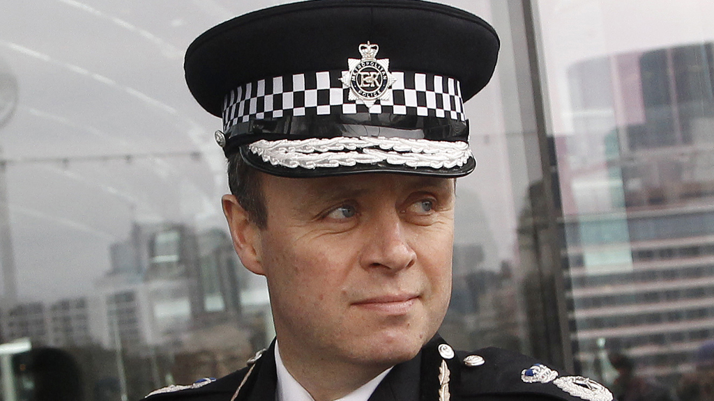 Police who took cash for info ‘still working’ – Channel 4 News