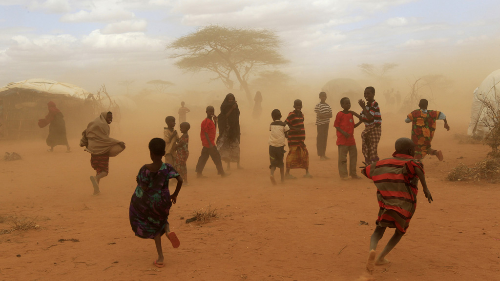 Somalia famine: US withholds aid to rebel-held areas – Channel 4 News