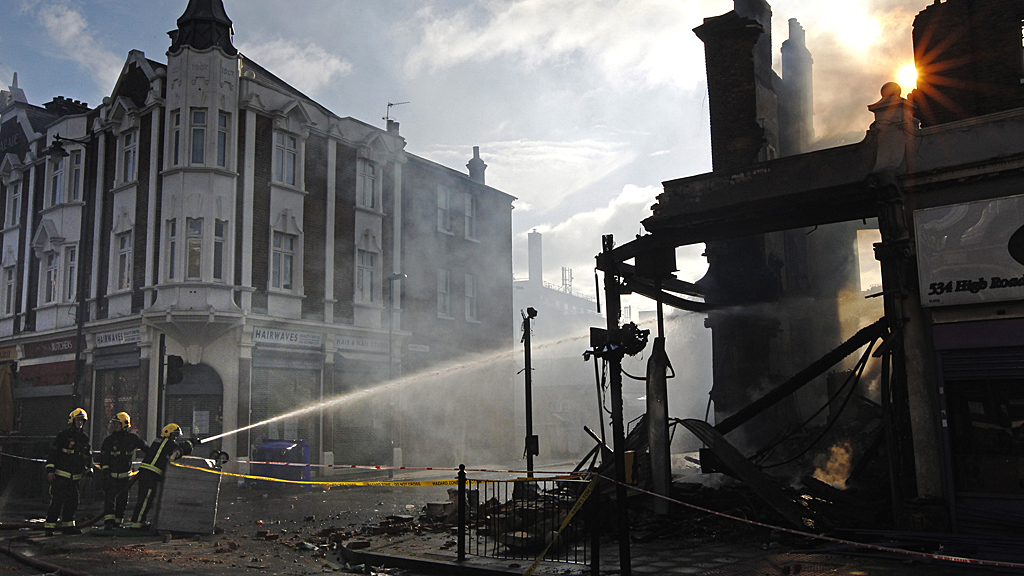 Police out in force after Tottenham riots – Channel 4 News