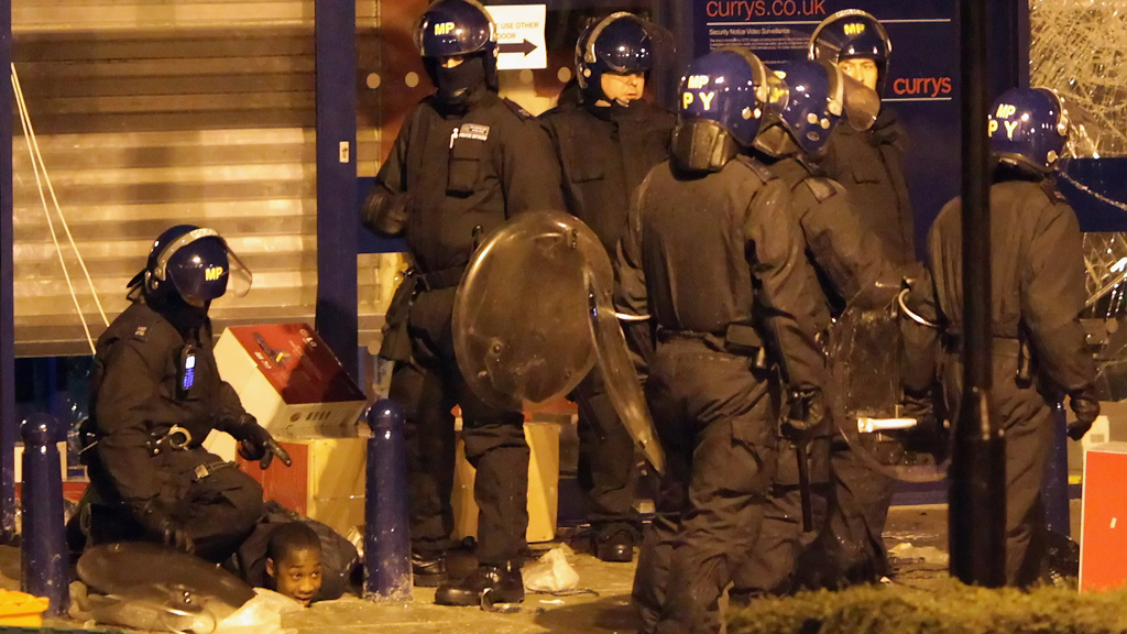 London riots in ‘unprecedented’ year for Met Police – Channel 4 News