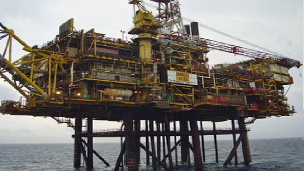 ‘Several hundred tonnes’ of oil in North Sea spill – Channel 4 News