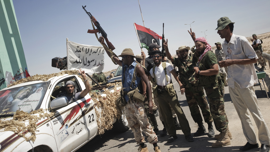 Libya: Rebels close in on Tripoli – Channel 4 News