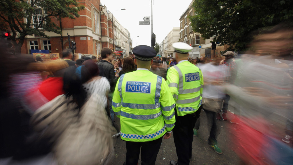 Teen held over Notting Hill carnival stabbing – Channel 4 News