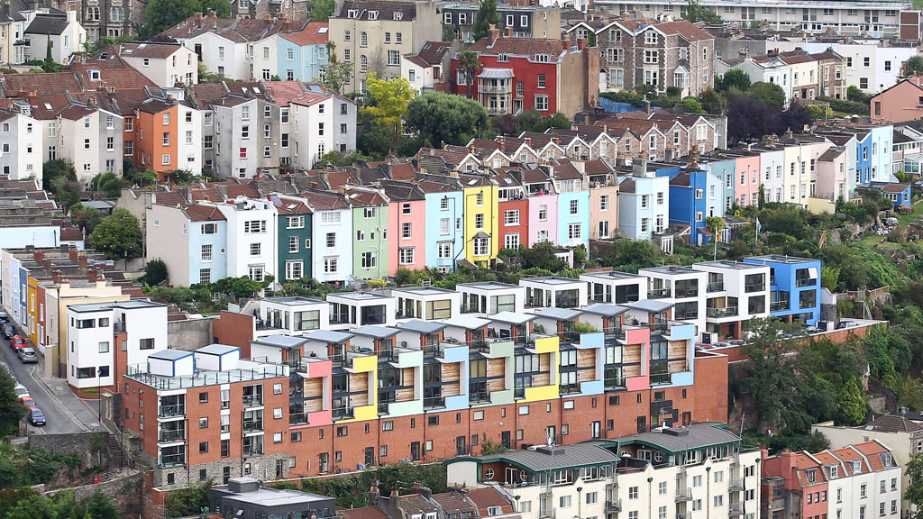 ‘Build more homes to avoid housing crisis’ – report – Channel 4 News