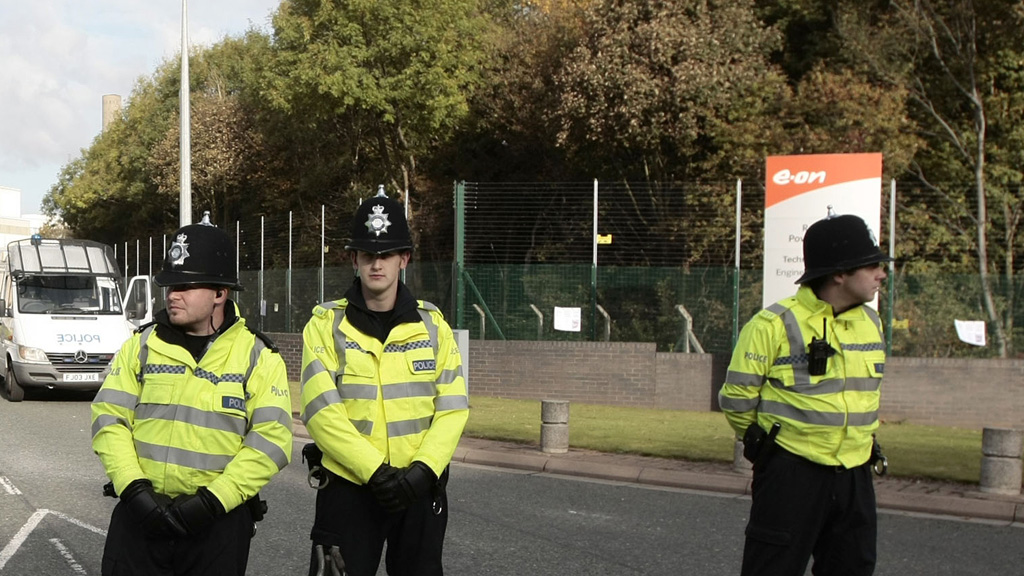 Nottinghamshire police strike over planned cuts – Channel 4 News