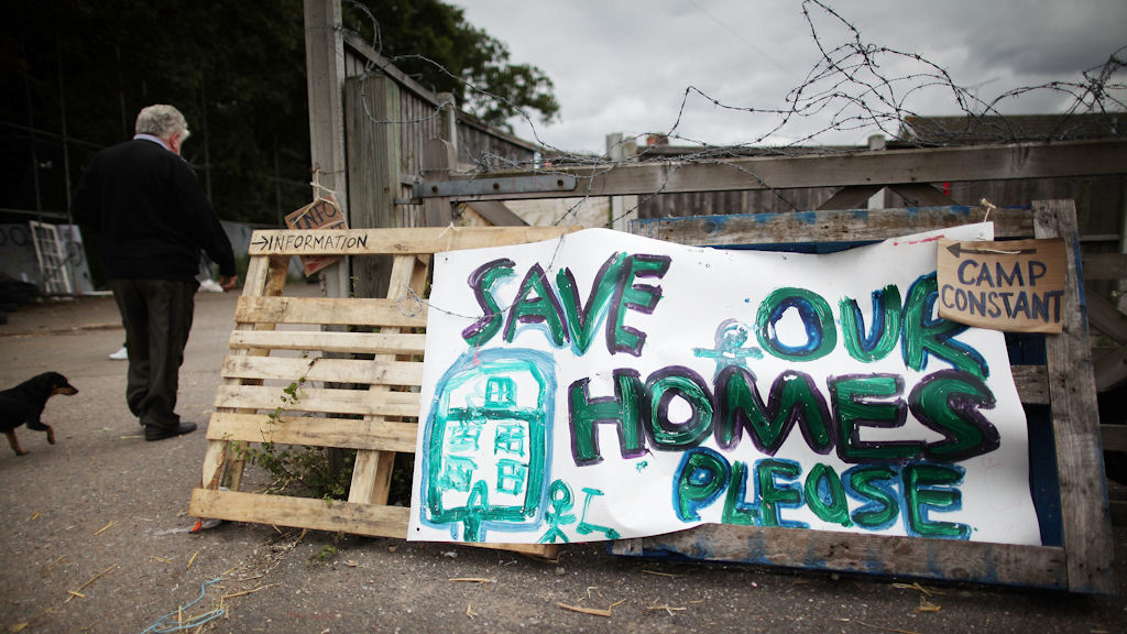 Dale Farm travellers lose eviction battle – Channel 4 News