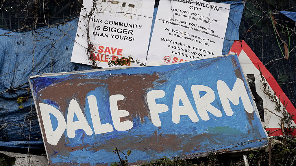 Dale Farm travellers in final plea before eviction – Channel 4 News