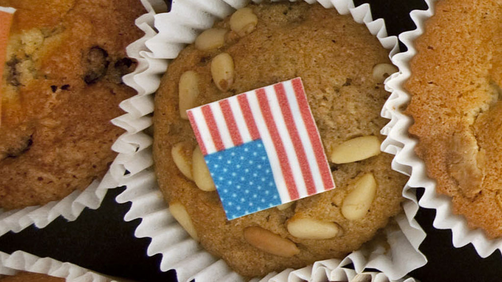 Outcry over US government’s £10 muffins – Channel 4 News