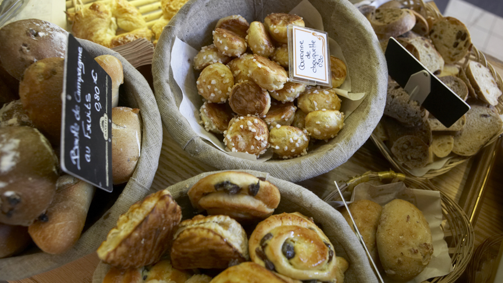 Denmark introduces ‘fat tax’ on food – Channel 4 News