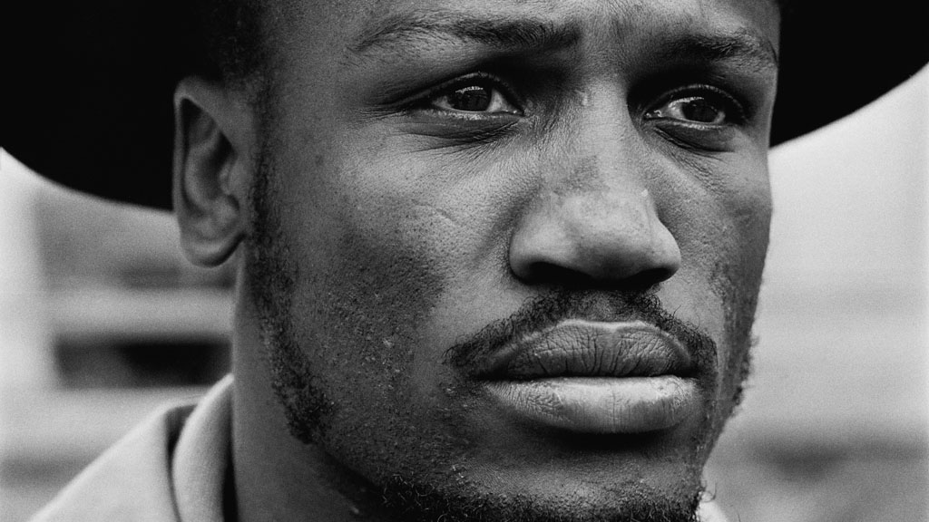 Heavyweight boxing legend Smokin’ Joe Frazier dies – Channel 4 News