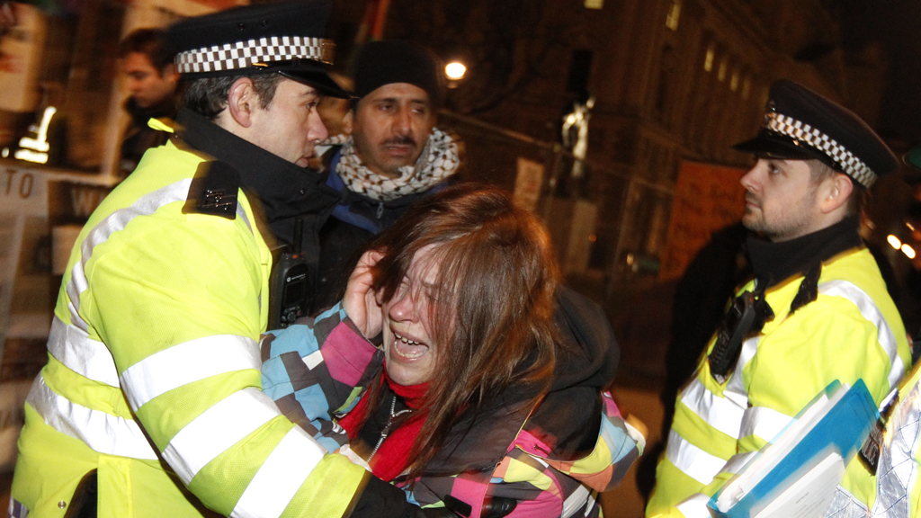 Police remove Parliament Square’s tent city protest – Channel 4 News