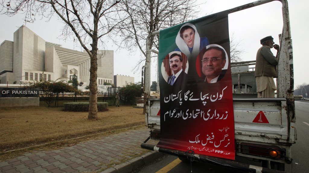 Is Pakistan heading for a coup? – Channel 4 News