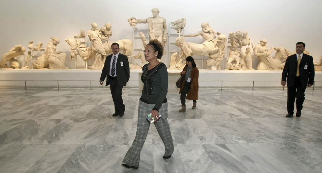 Armed robbers loot ancient Greek museum – Channel 4 News