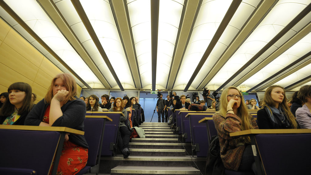 Better jobs ‘main reason for going to university’ – Channel 4 News