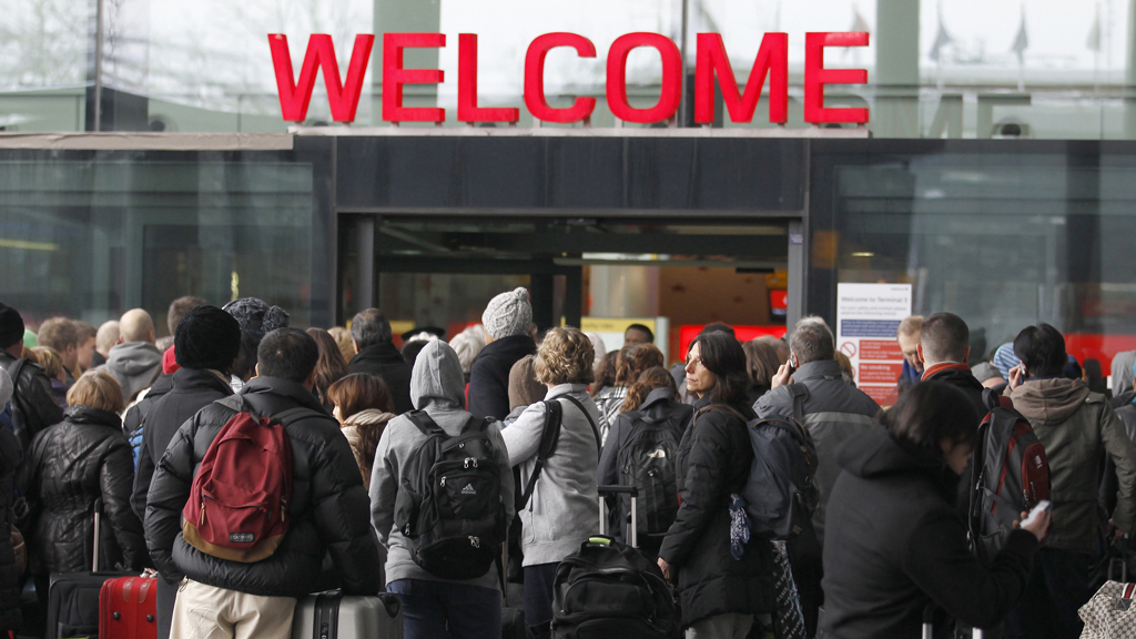 Green’s pledge on Heathrow queues – Channel 4 News