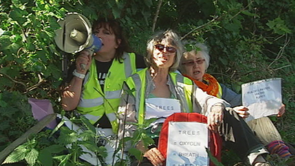 Tree protest called off after Network Rail concessions – Channel 4 News
