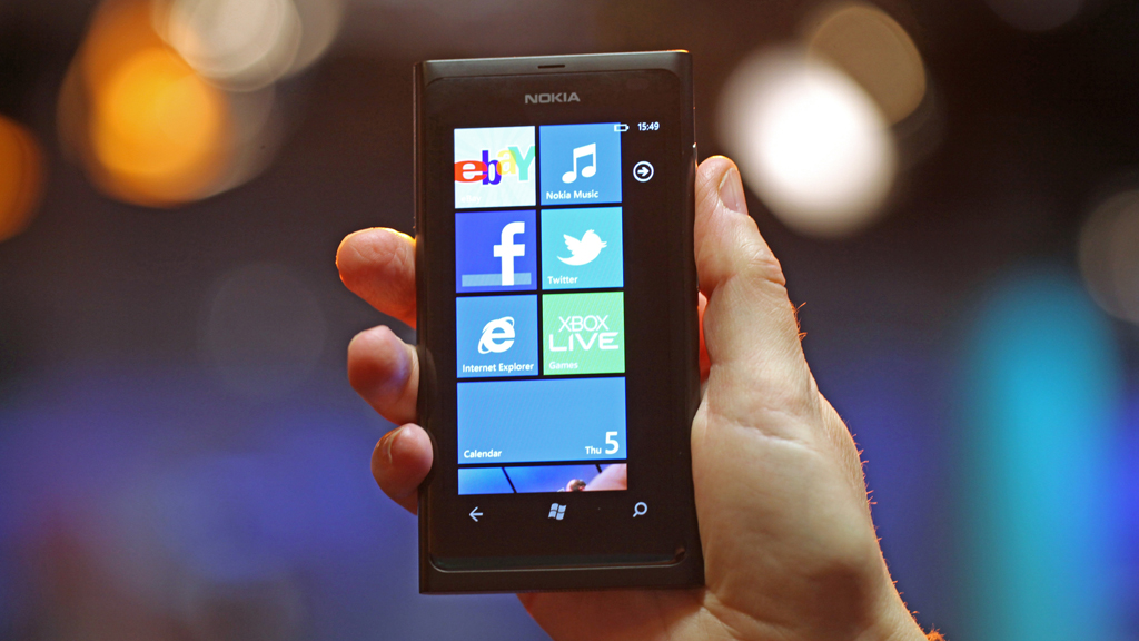 Nokia to axe another 10,000 jobs worldwide – Channel 4 News