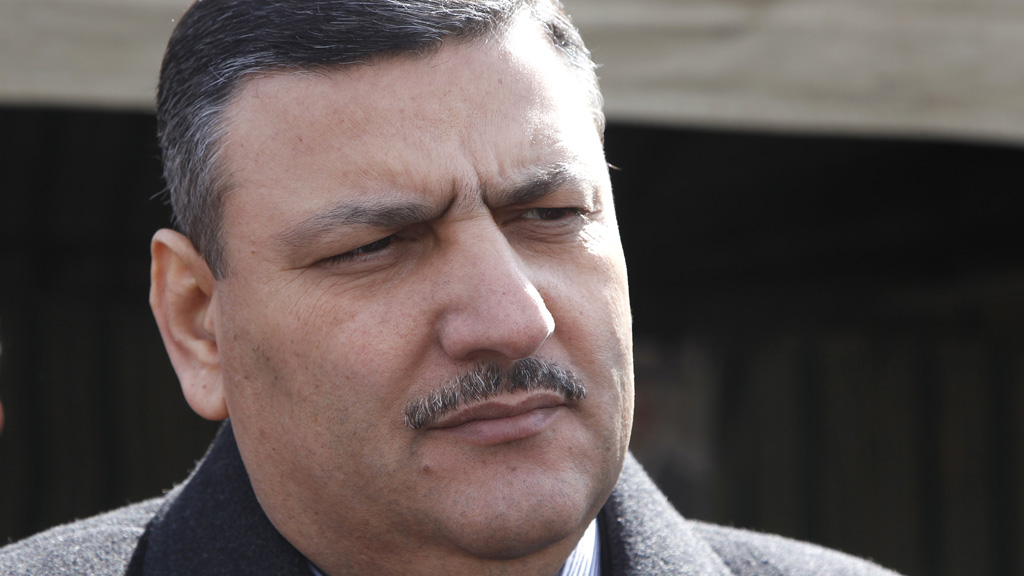 Syrian PM becomes first cabinet minister to defect – Channel 4 News