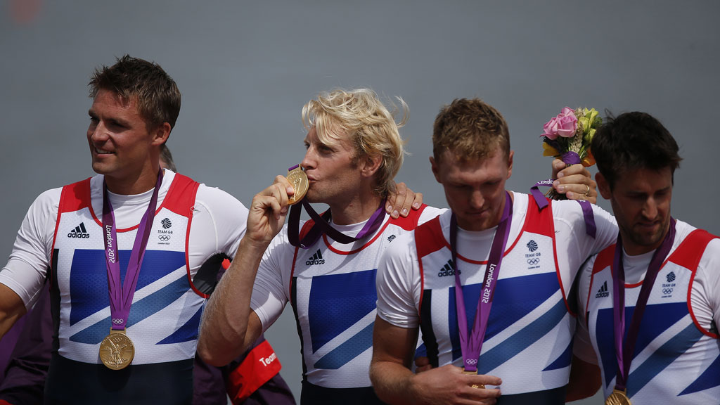 Heroes’ return for Olympic rowers – Channel 4 News