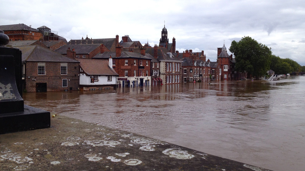Flood misery continues as waters peak – Channel 4 News