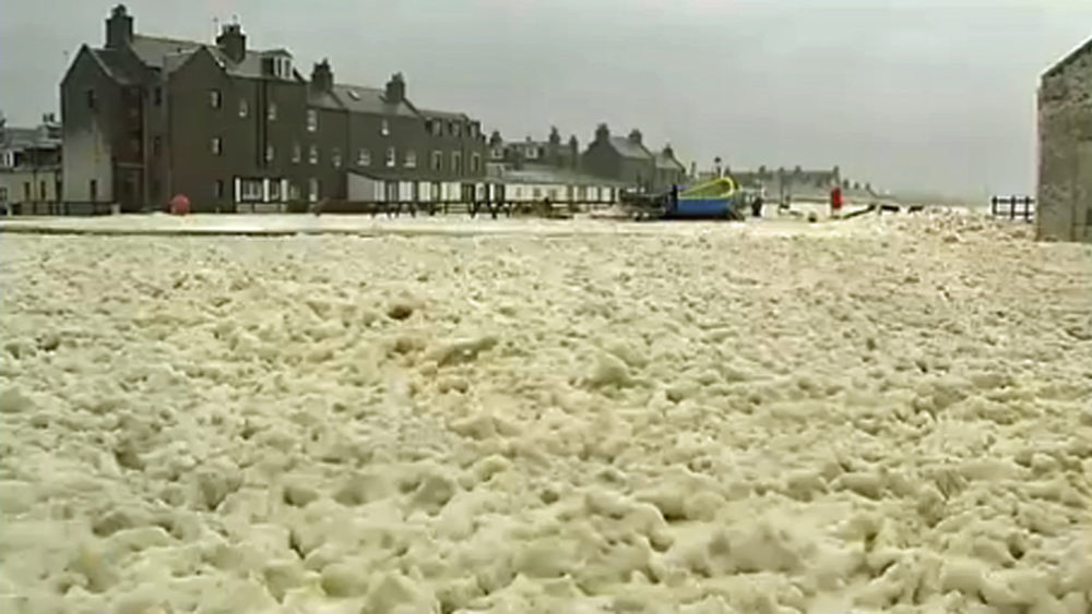 Video: Weird weather sweeps foam into Aberdeen – Channel 4 News