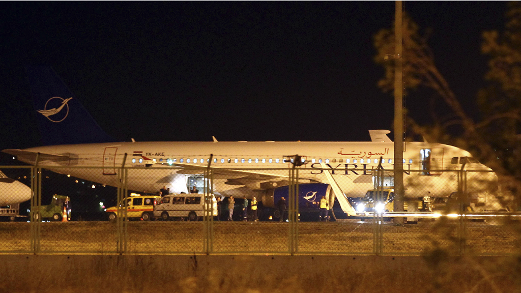 Syria accuses Turkey of ‘air piracy’ over forced landing – Channel 4 News