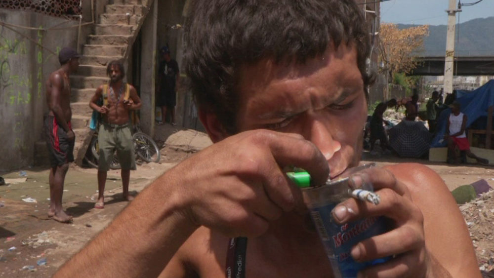 Brazil fights to control its crack cocaine epidemic – Channel 4 News