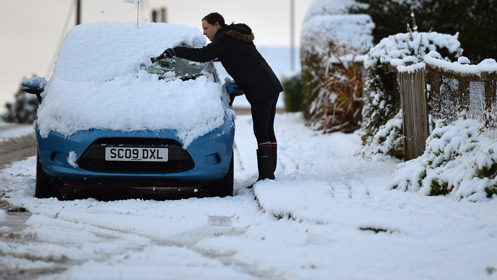 UK snow leads to travel disruption – Channel 4 News