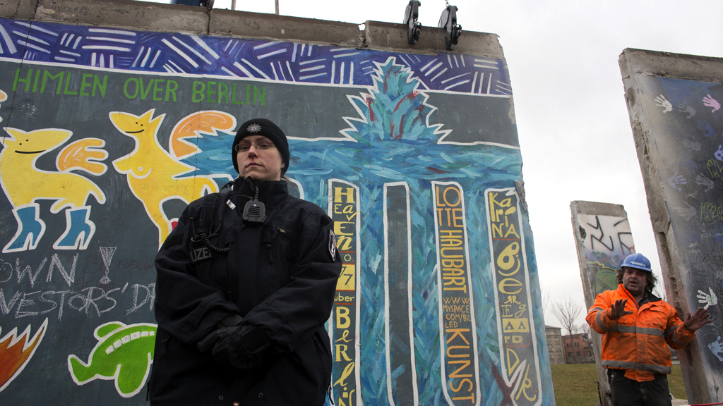 Protesters stop Berlin Wall demolition – but for how long? – Channel 4 News