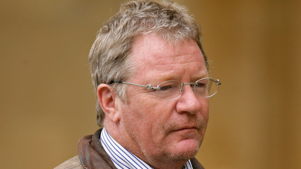 Jim Davidson ‘vigorously denies’ further sex abuse claims – Channel 4 News