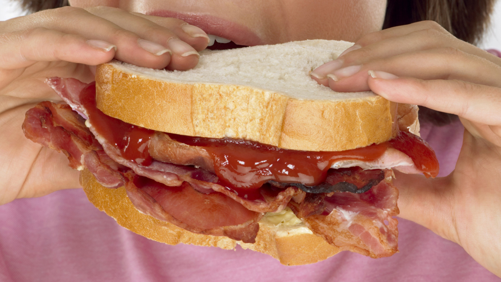 Processed meat linked to one in 30 early deaths – Channel 4 News