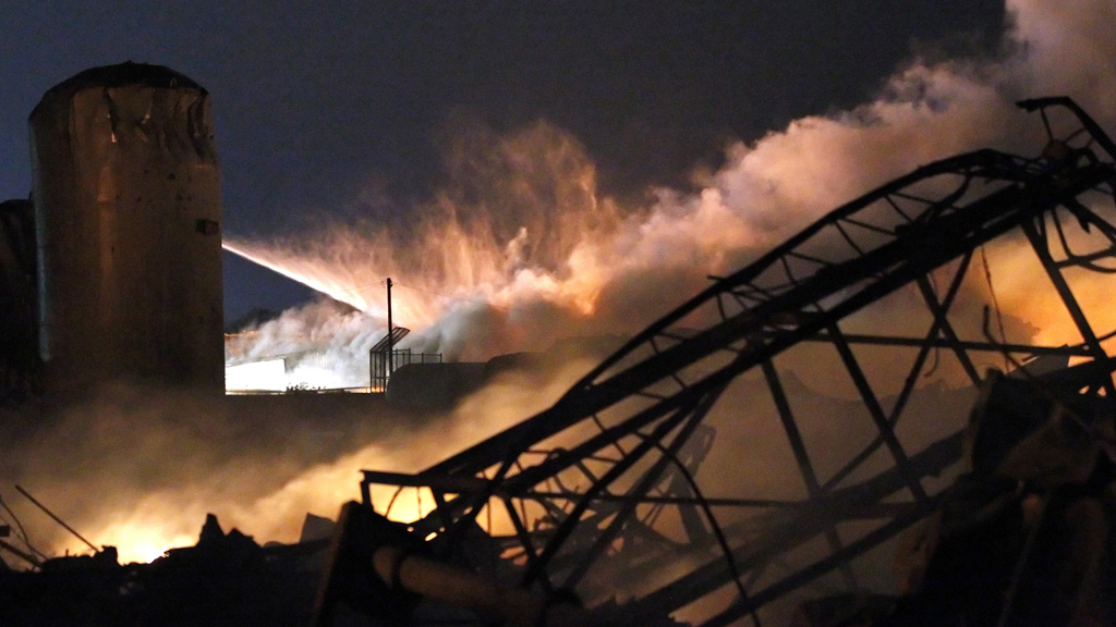 Massive explosion hits Texas fertiliser plant – Channel 4 News