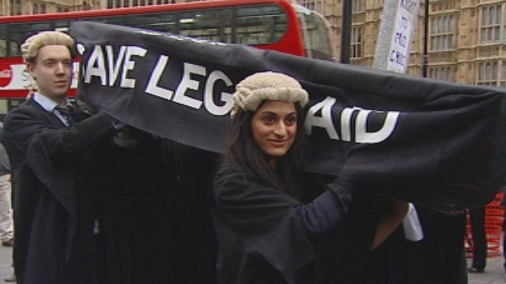 Lawyers protest against proposed legal aid changes – Channel 4 News