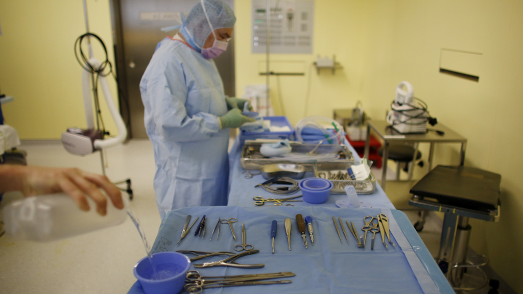 NHS surgery: death risk rises through the week – Channel 4 News