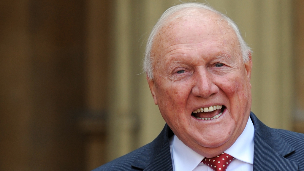 Stuart Hall pleads guilty to child sex abuse – Channel 4 News